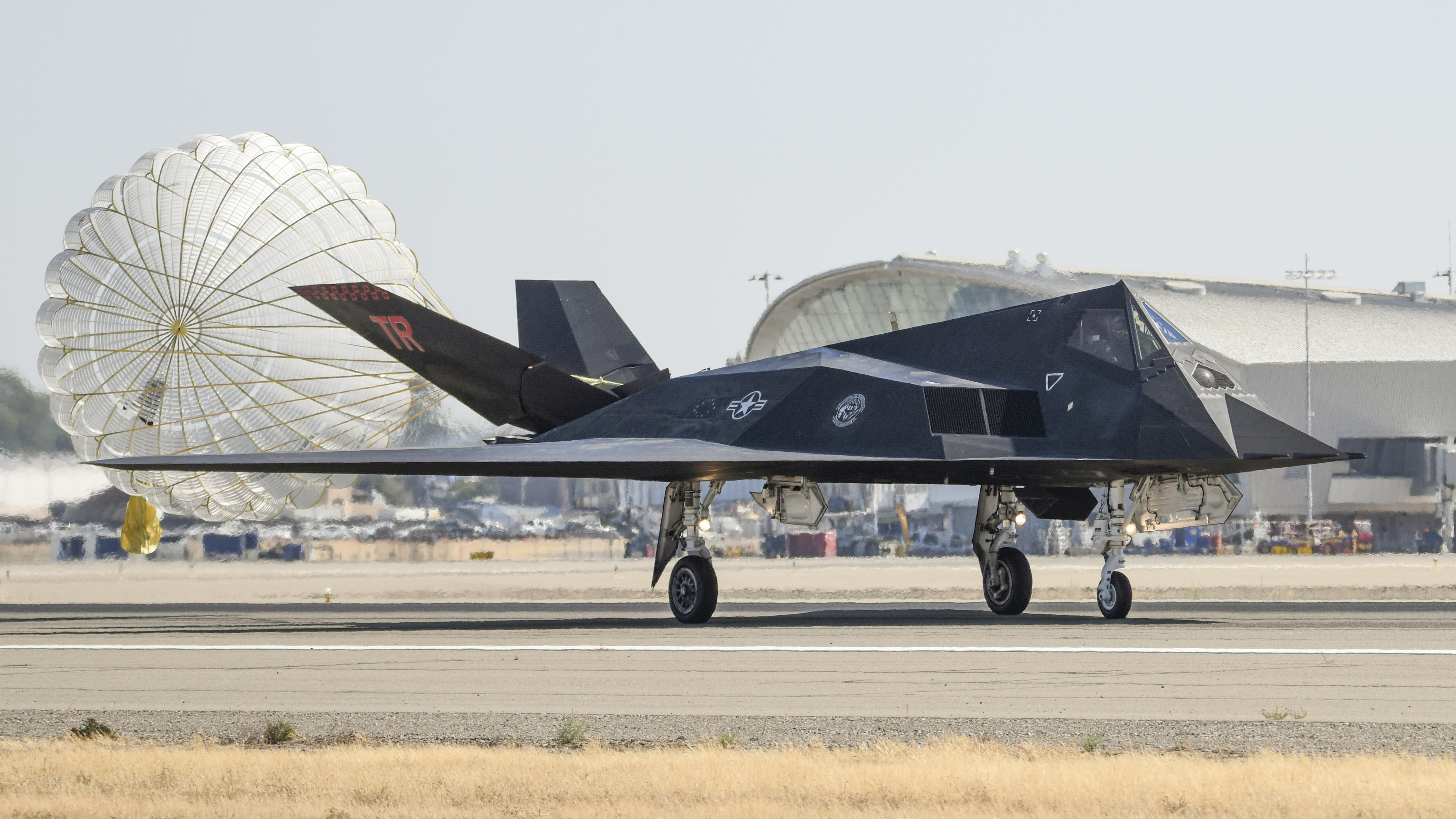 Behold F-117s On Their Historic Deployment To Fresno In These Stunning ...