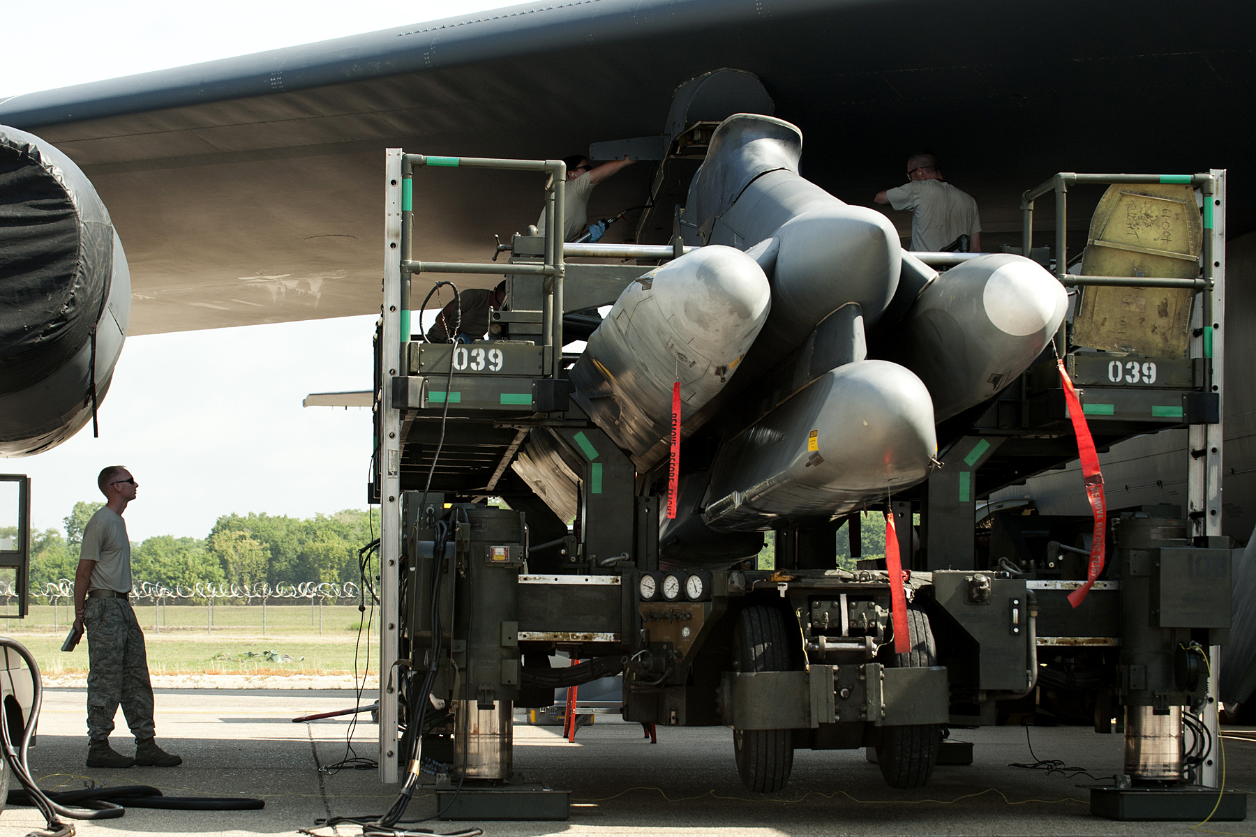 The Air Force Is Testing Robotic Loaders To Mount Hypersonic Missiles ...