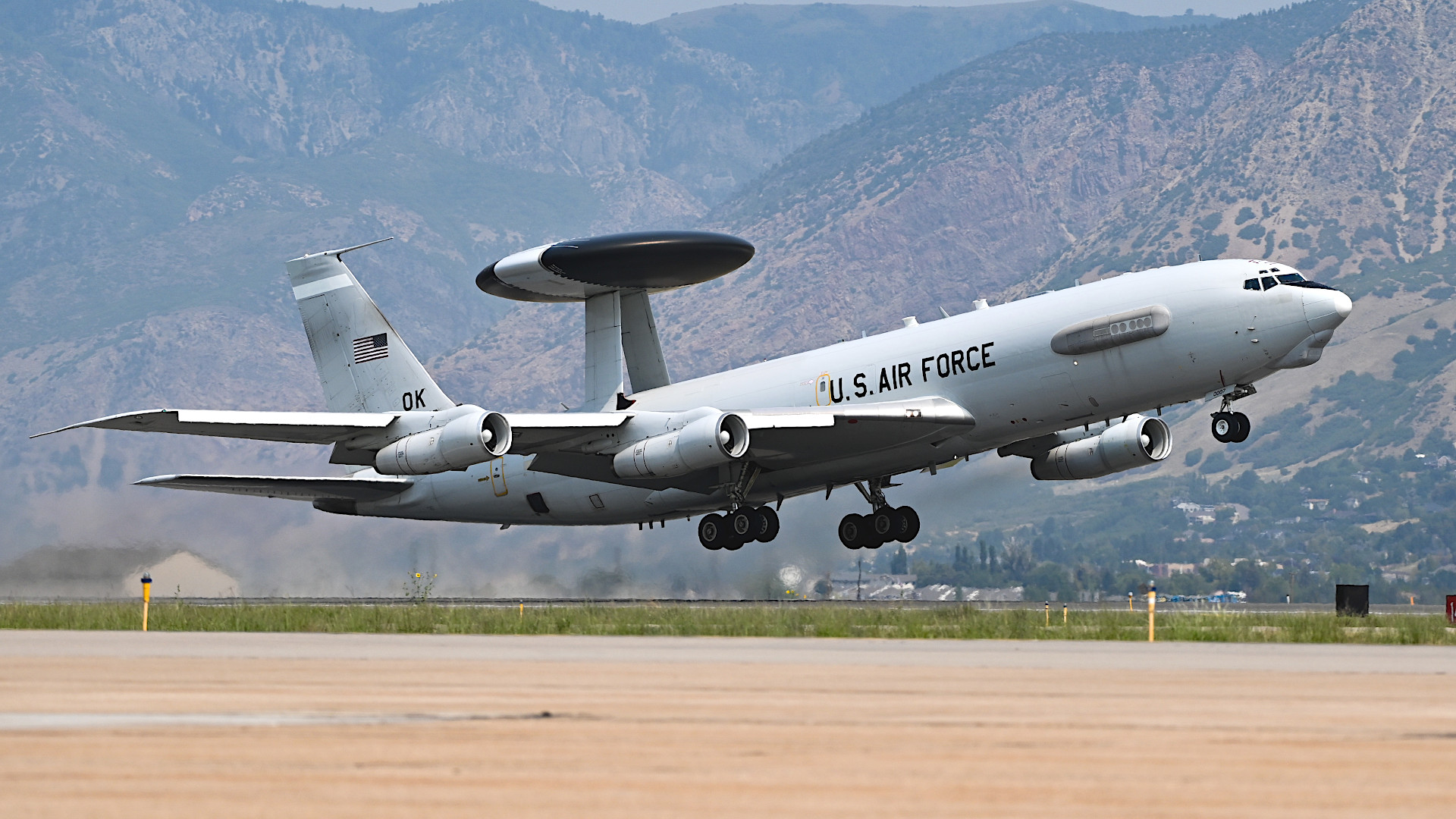 E-7 Wedgetail Radar Jets Eyed As A Bridge To A Space-Based System By ...