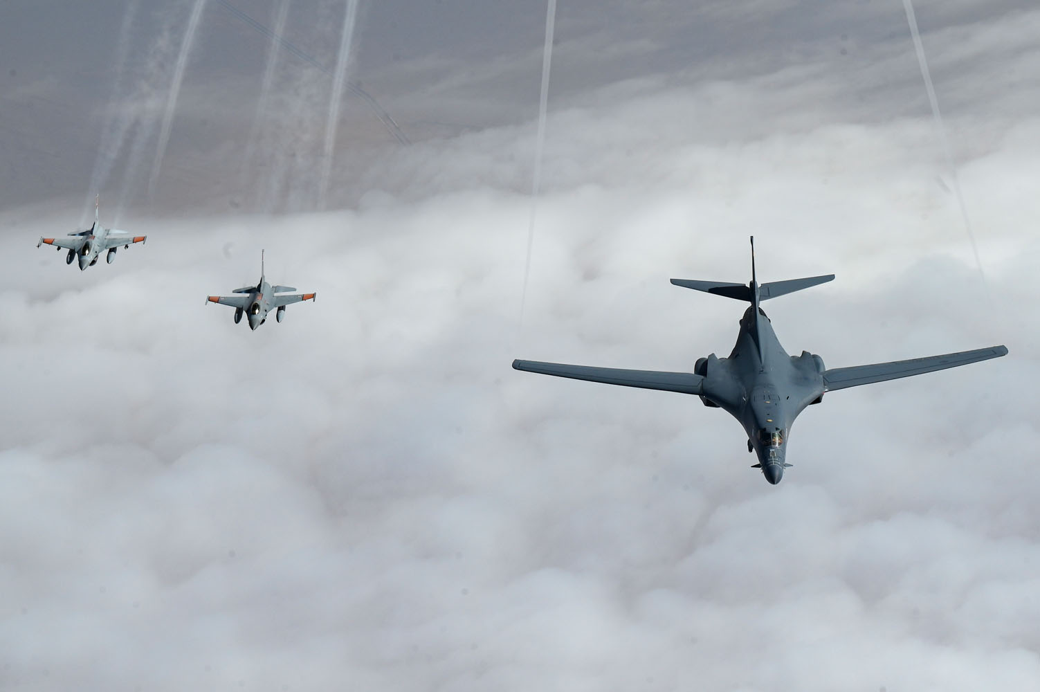 A B-1B Bomber That Just Circumnavigated The Arabian Peninsula Has ...