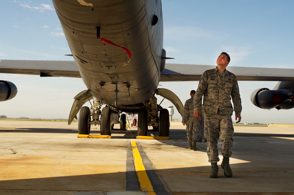 Confessions Of A B-52 Stratofortress Maintainer