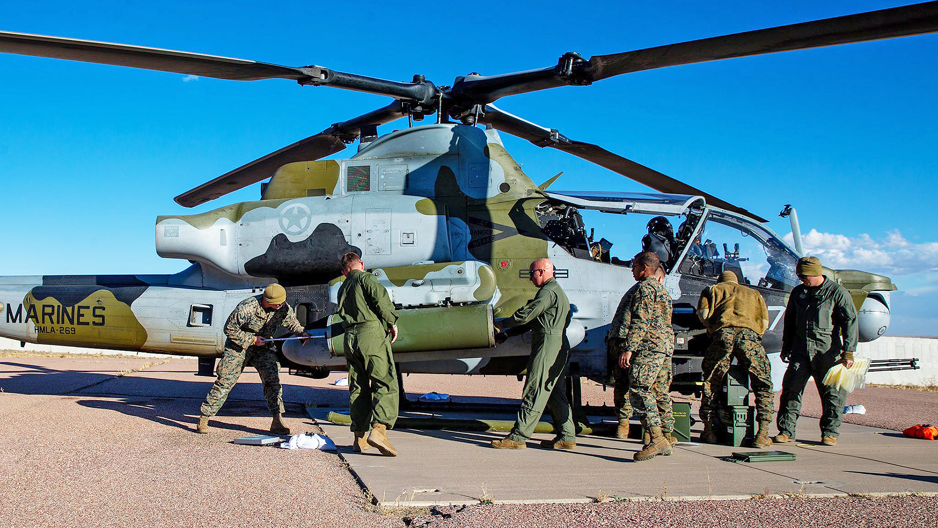 Marine AH-1Z Attack Helicopter Looks Amazing In Throwback Sea Cobra ...