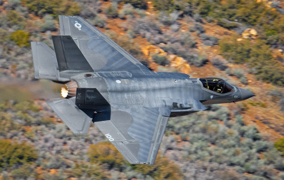 F-35 And F-117 Spotted Flying With Mysterious Mirror-Like Skin