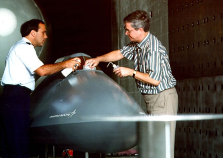 F-22 Raptor Spotted Flying With Stealthy Underwing Pods