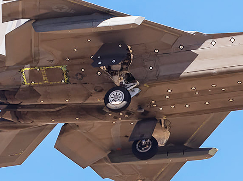 F-22 Raptor Spotted Flying With Stealthy Underwing Pods