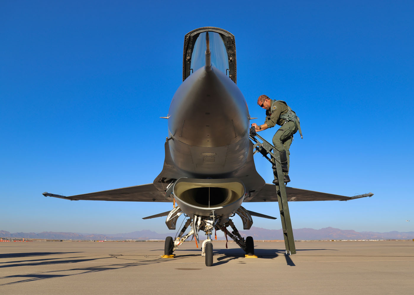 Inside The World's Only Privately Owned F-16s That Are Flying As ...