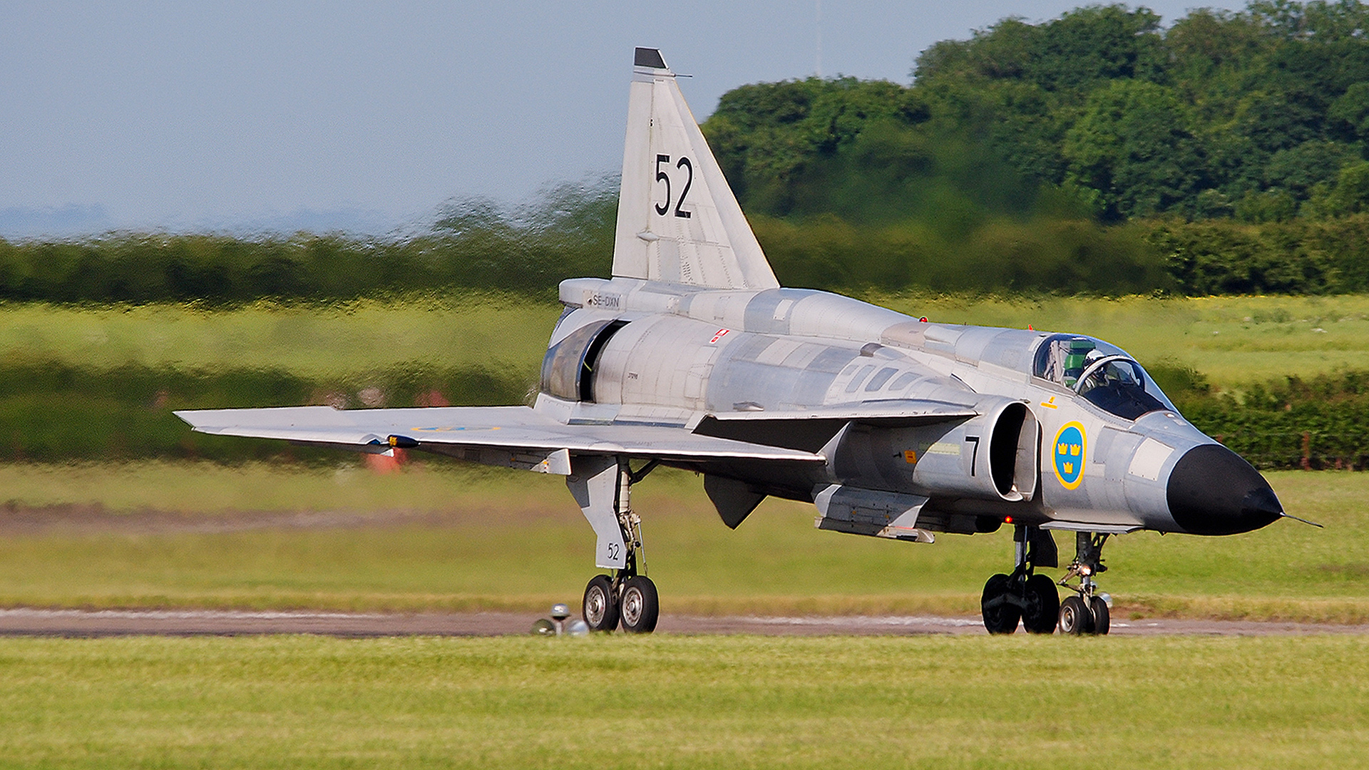 SAAB's Viggen Could Stick A Landing And Takeoff Again Like No Other Fighter