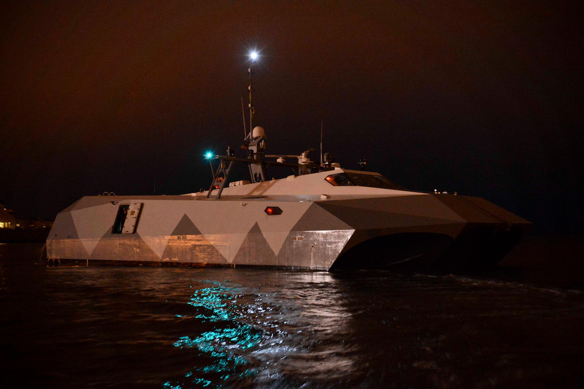 M80 Stiletto Is The Navy’s Versatile Little Experimental Stealth Ship ...