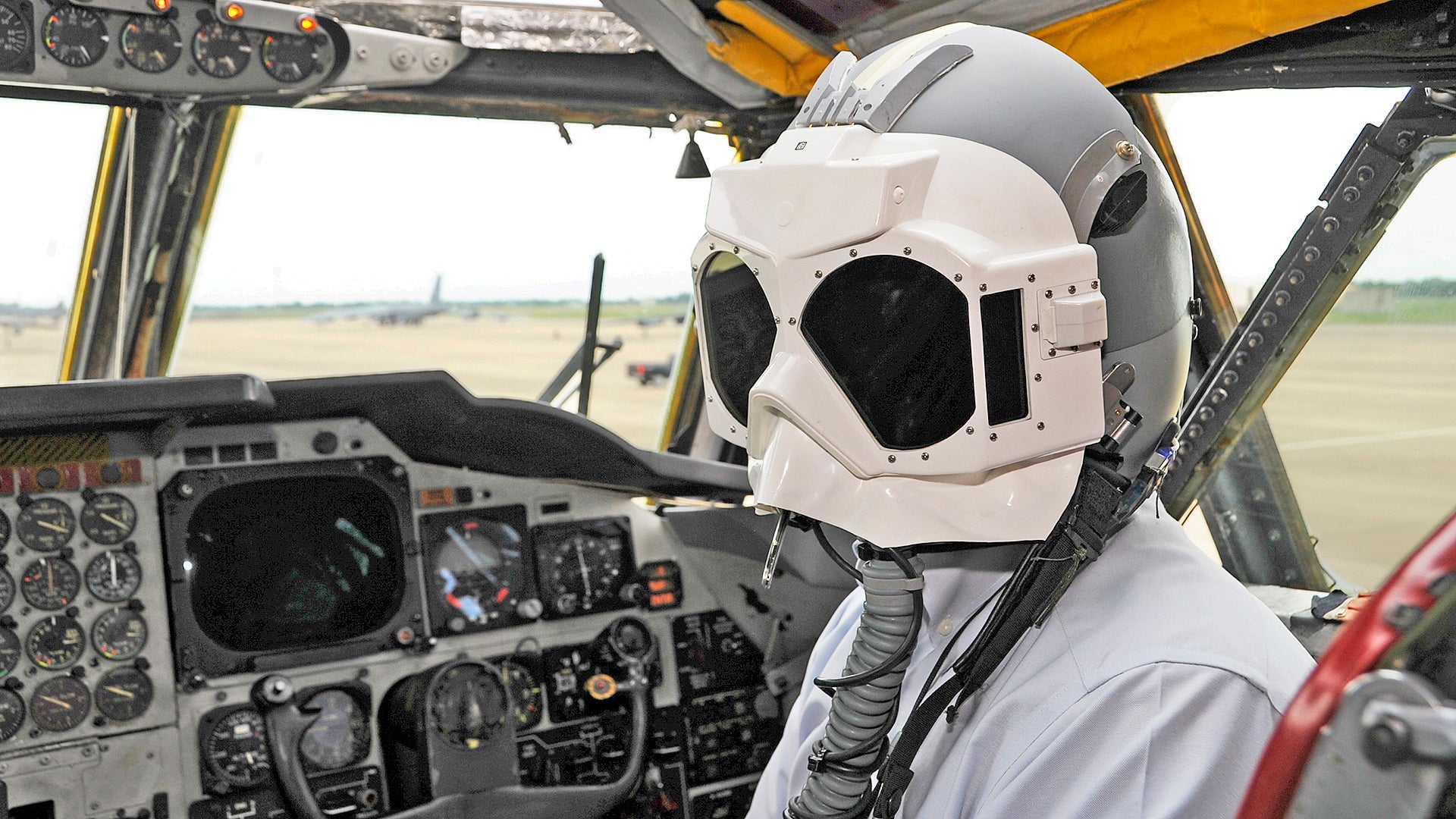 This Is What USAF Bomber Pilots Would Wear During A Nuclear Apocalypse