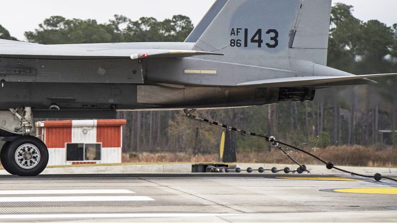 Watch This F-22 Raptor's Tailhook Catch The Arresting Wire During An ...