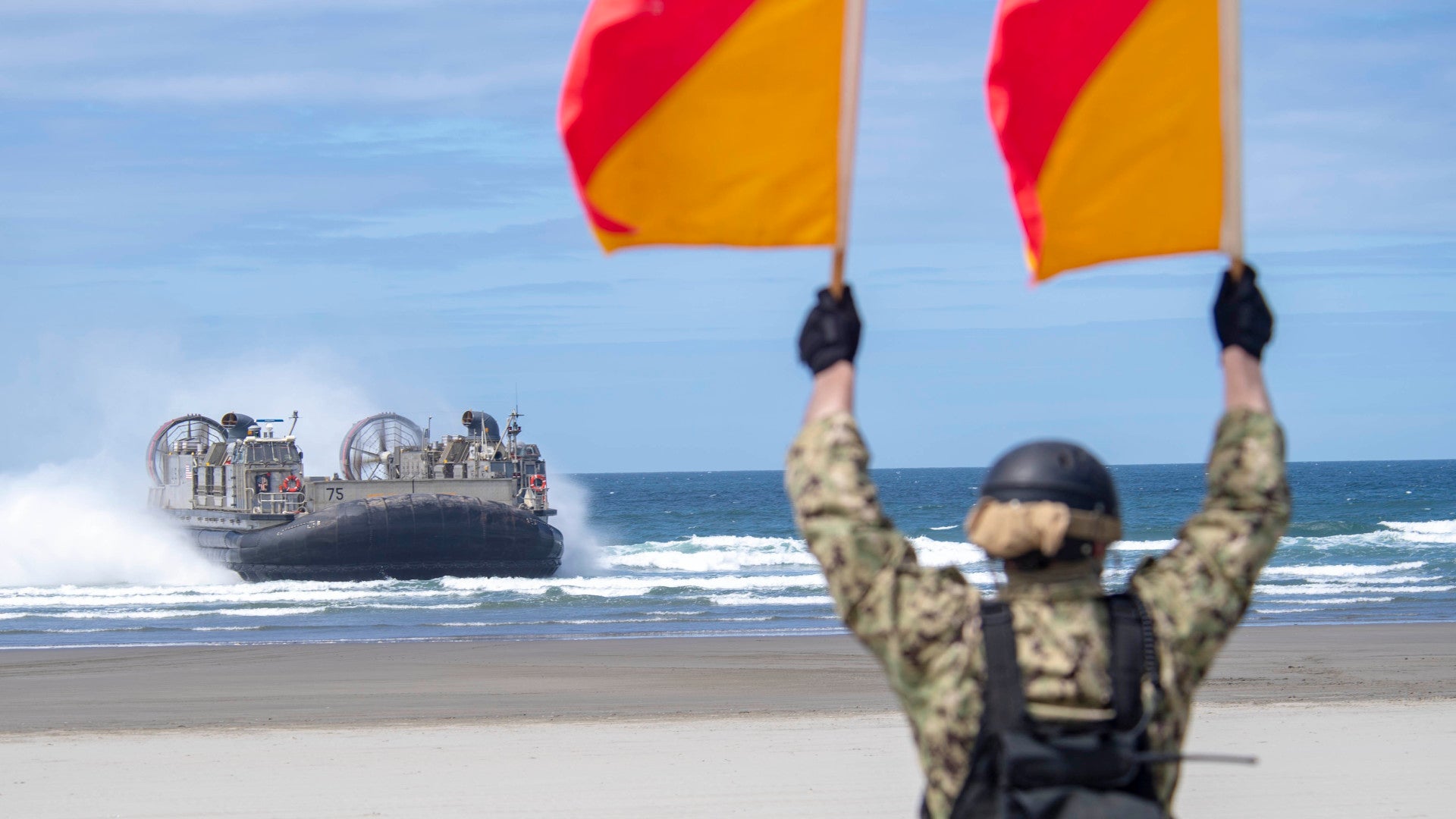 Navy Hovercraft Storm Beaches In Oregon And Washington In Preparation ...
