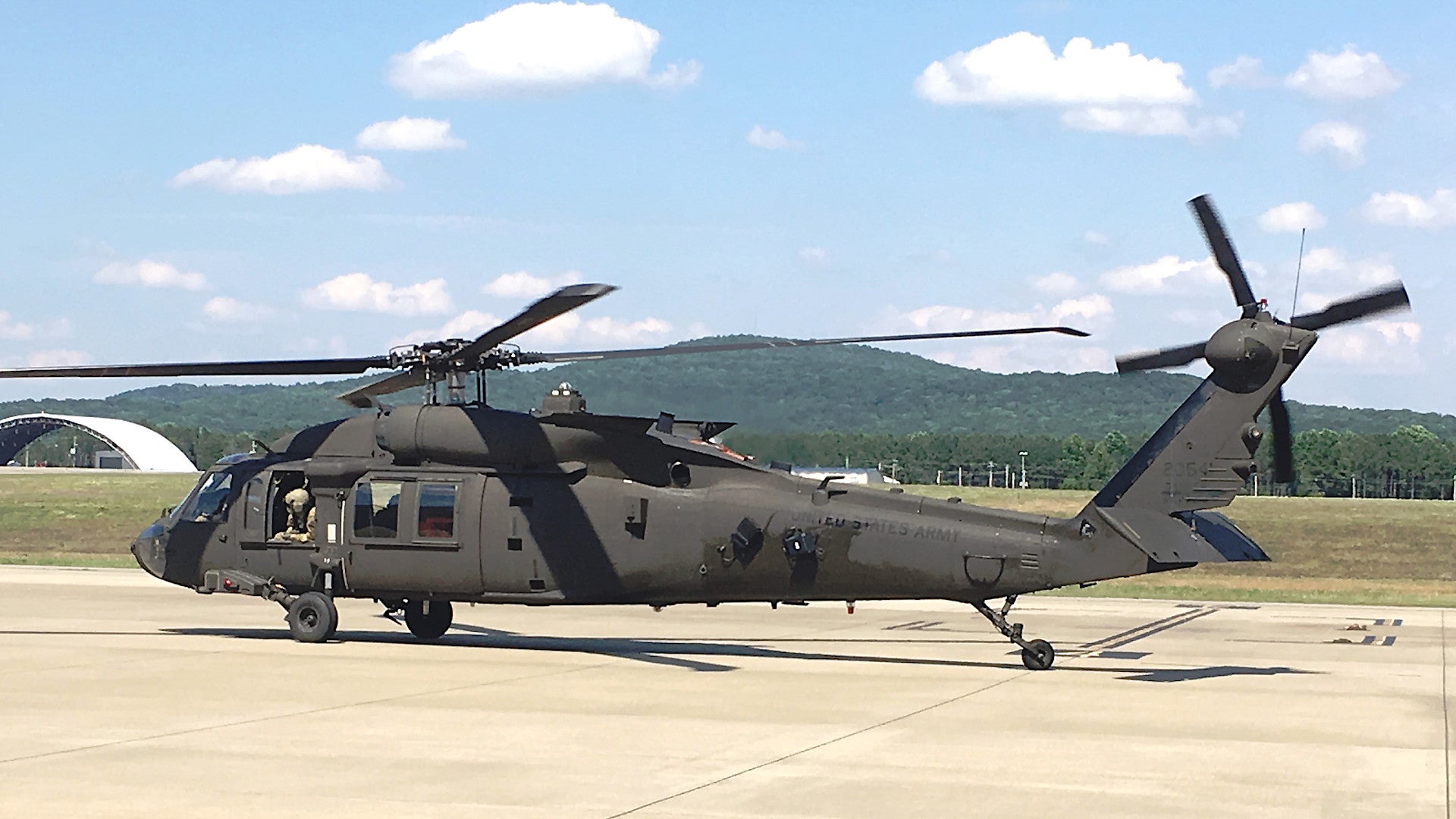 Army Black Hawks Are Finally Getting Laser Countermeasures To Throw Off ...
