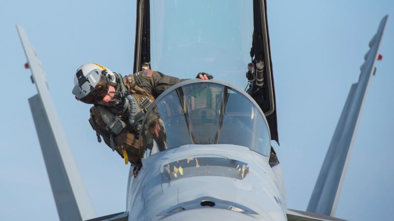 Veteran Navy Pilot Shares 10 Interesting Things About Flying Seahawk ...