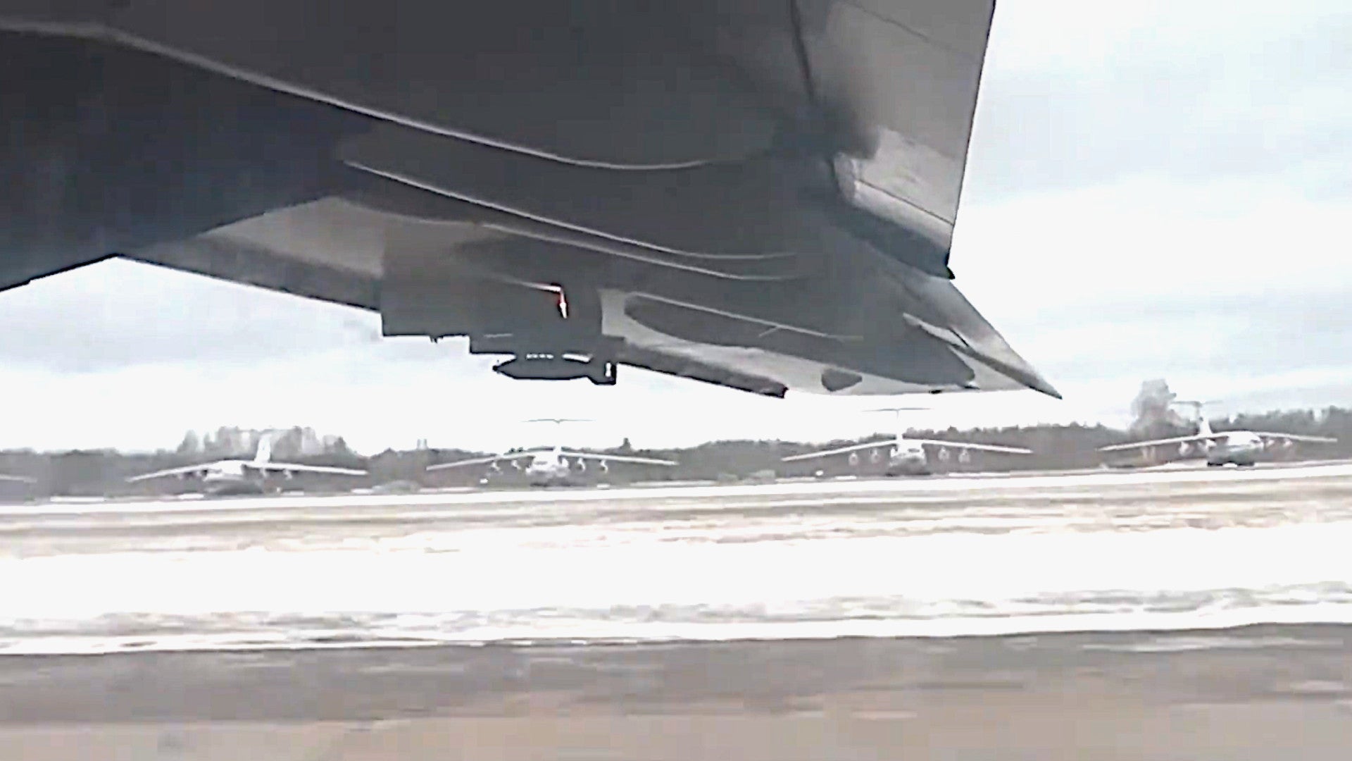 Watch A Russian Il-76 Cargo Jet Bomb Targets And Strafe Them With Its ...