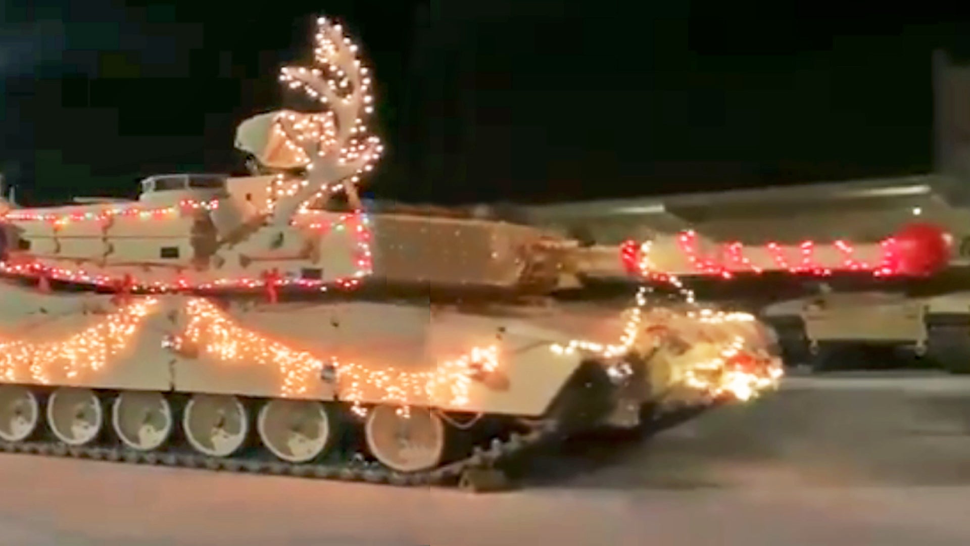 The 1st Armored Division Transformed Its M1 Abrams Tanks Into Santa's ...