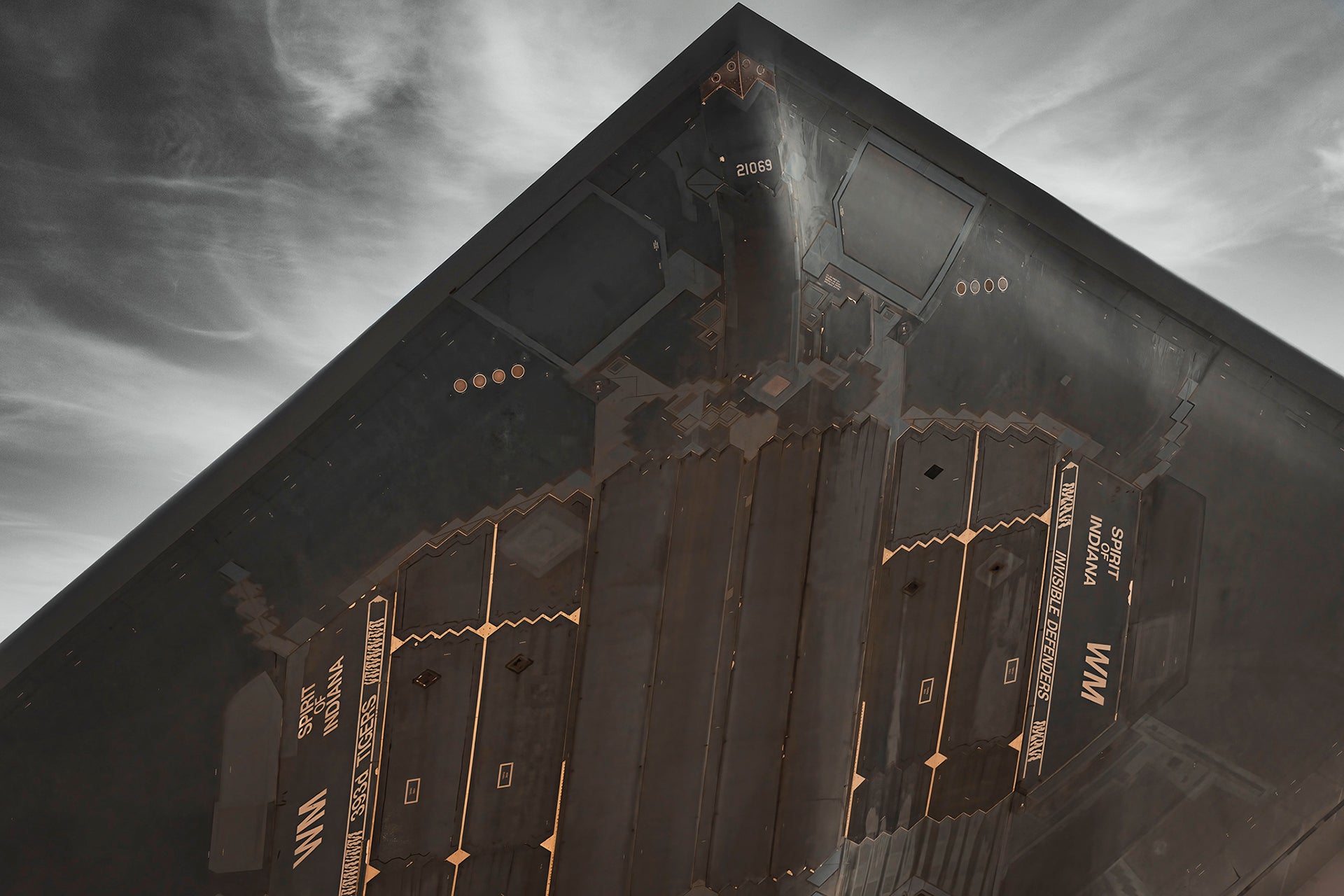 This Rising B-2 Stealth Bomber’s Intricate Belly Is Positively ...