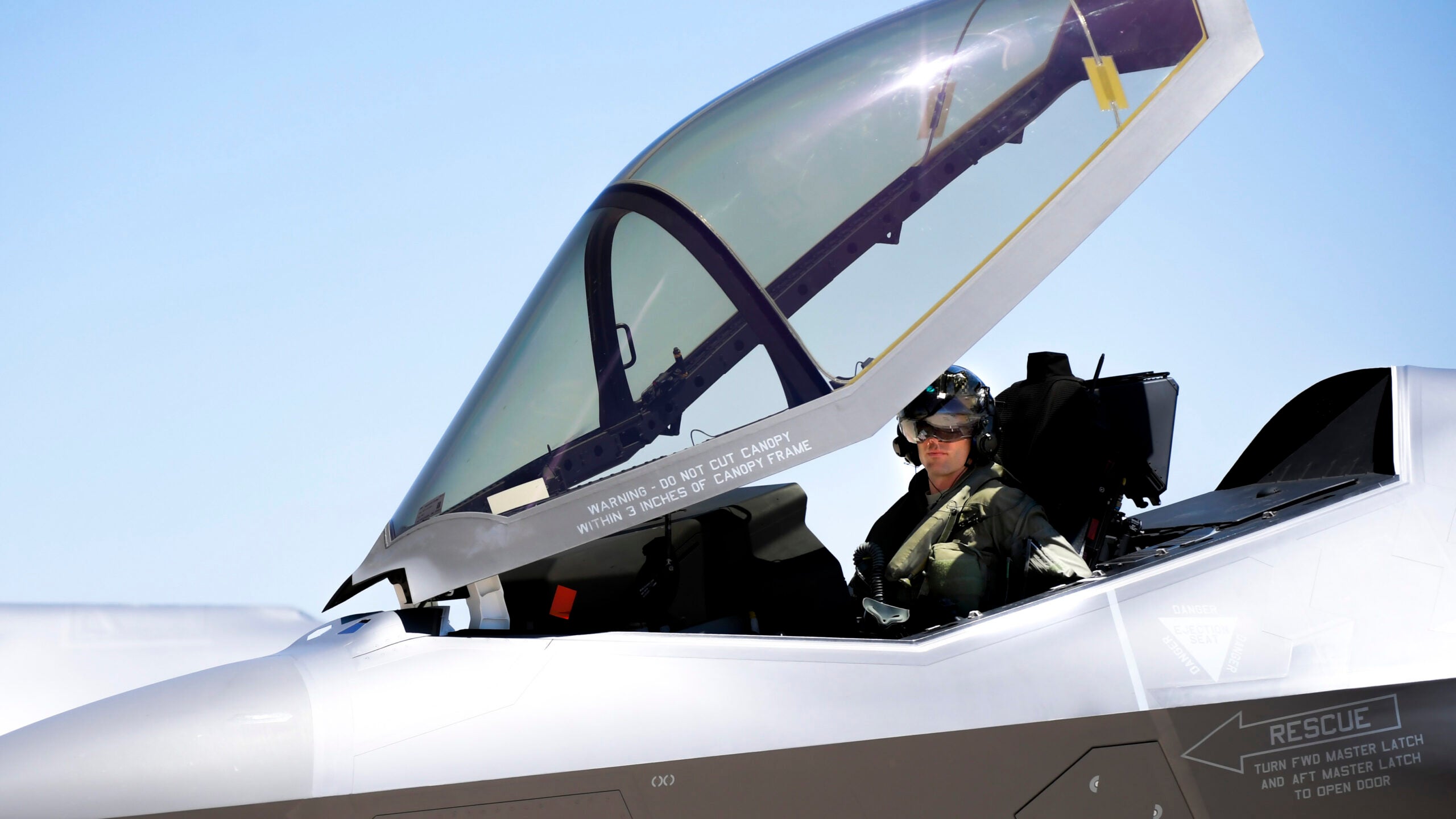 Project FoX Brings Computer Tablets To F-35 Stealth Fighter Cockpits