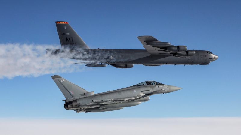 Watch This B-52 'Crabwalk' Down The Runway In A Heavy Crosswind Like ...