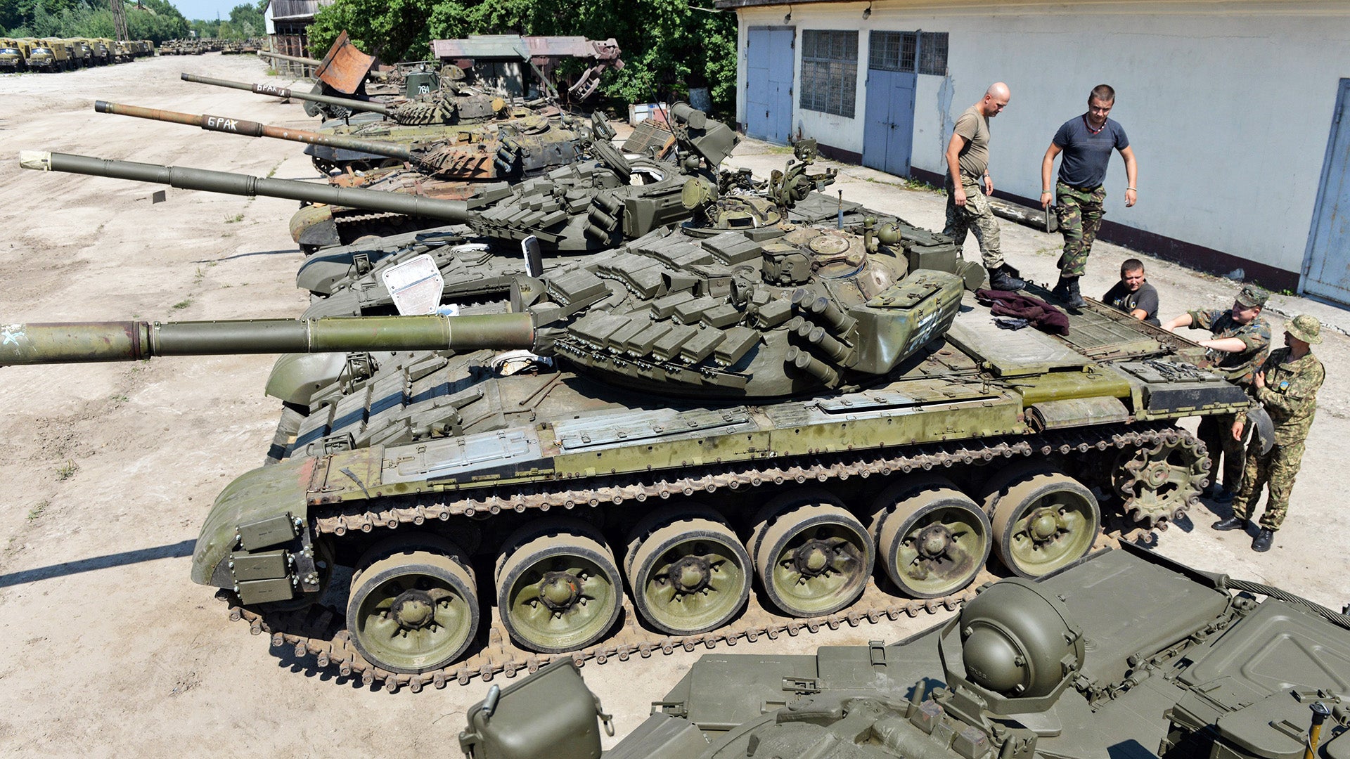 Soviet-Era T-72 Tanks To Be Transferred To Ukraine From NATO Countries ...